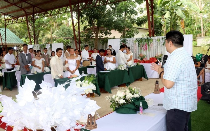 Davao: Kasalan ng Bayan sa Sta. Cruz, Talicud Island gipagunahan ni ...