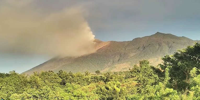 Bacolod: 50K students affected by volcano eruption - Radio Philippines ...